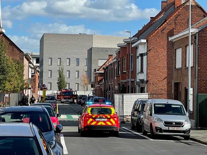 Kraan rukt gasleiding af tijdens afbraakwerken woning in Roeselare ...