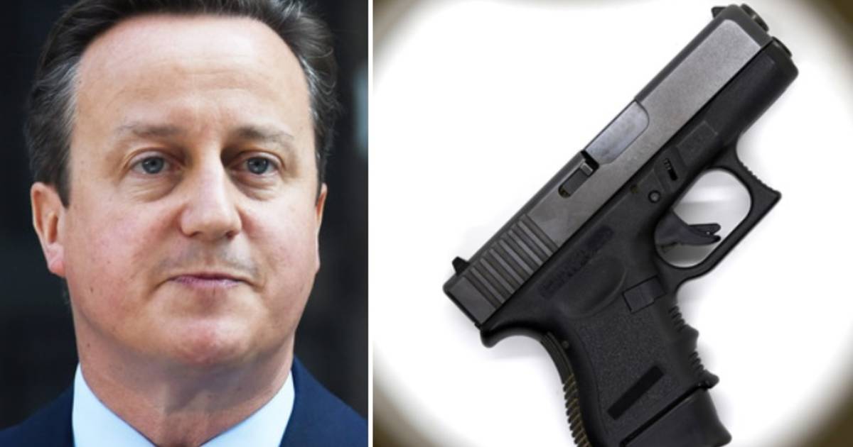Passagier vindt wapen dat bodyguard van David Cameron op ...