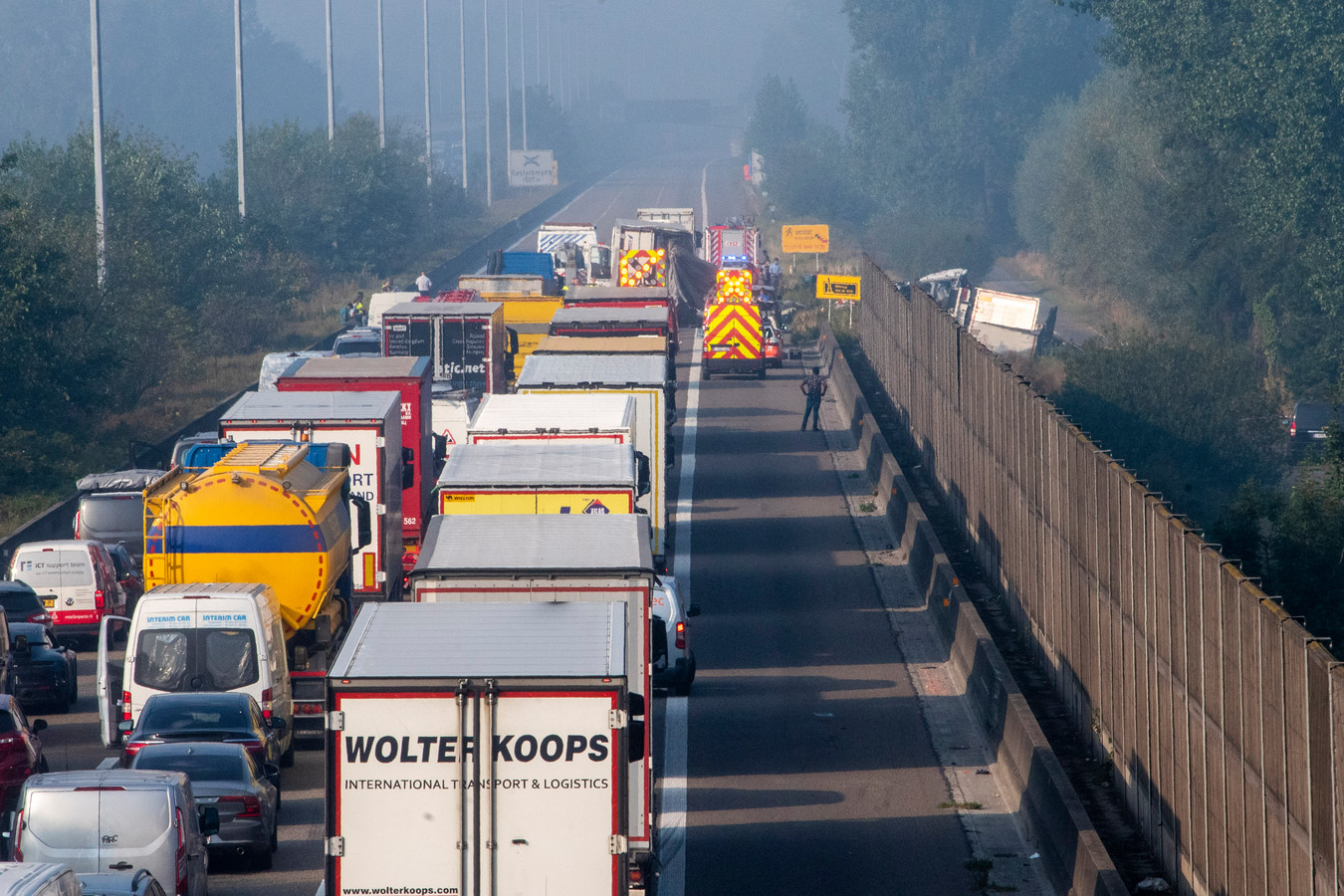 Ongeval zorgt voor hinder op de E17 richting Antwerpen | Foto | hln.be Ongeval zorgt voor hinder op de E17 richting Antwerpen | Foto | hln.be