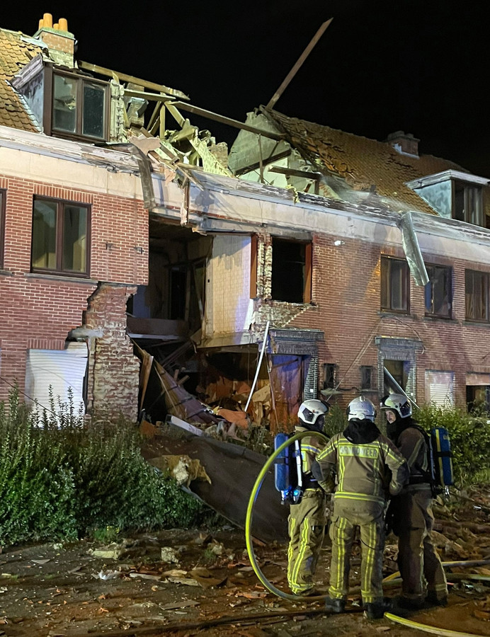 KIJK. Huis weggeblazen bij zware explosie na diefstal van buizen ...