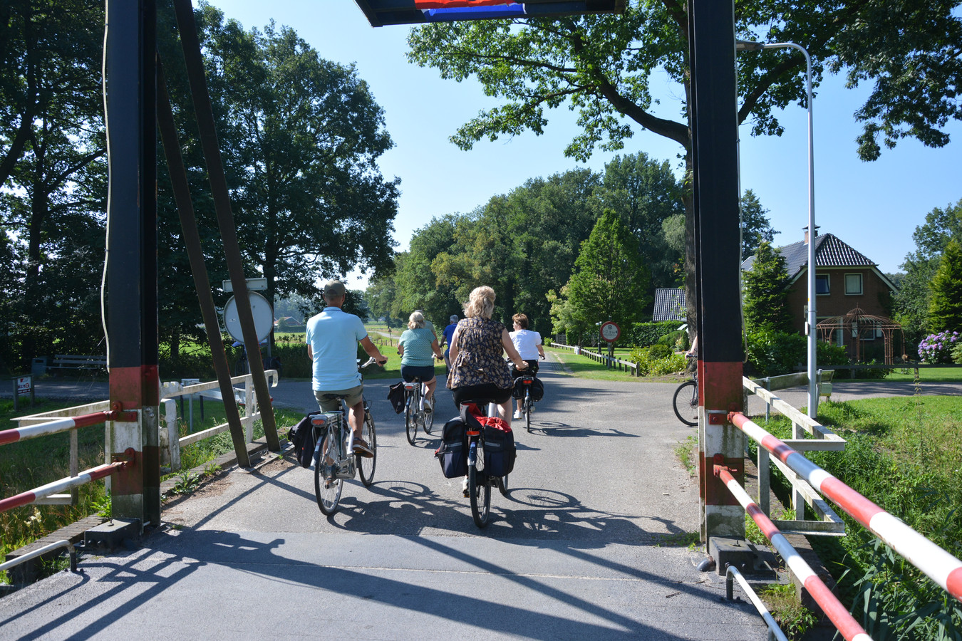 Via de mooiste plekken tussen Denekamp en Lage fietsen naar de ...