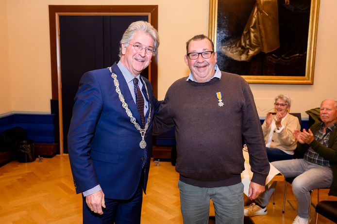 Onderscheiding voor Zwijndrechtse Heintje Davids | Zwijndrecht | AD.nl