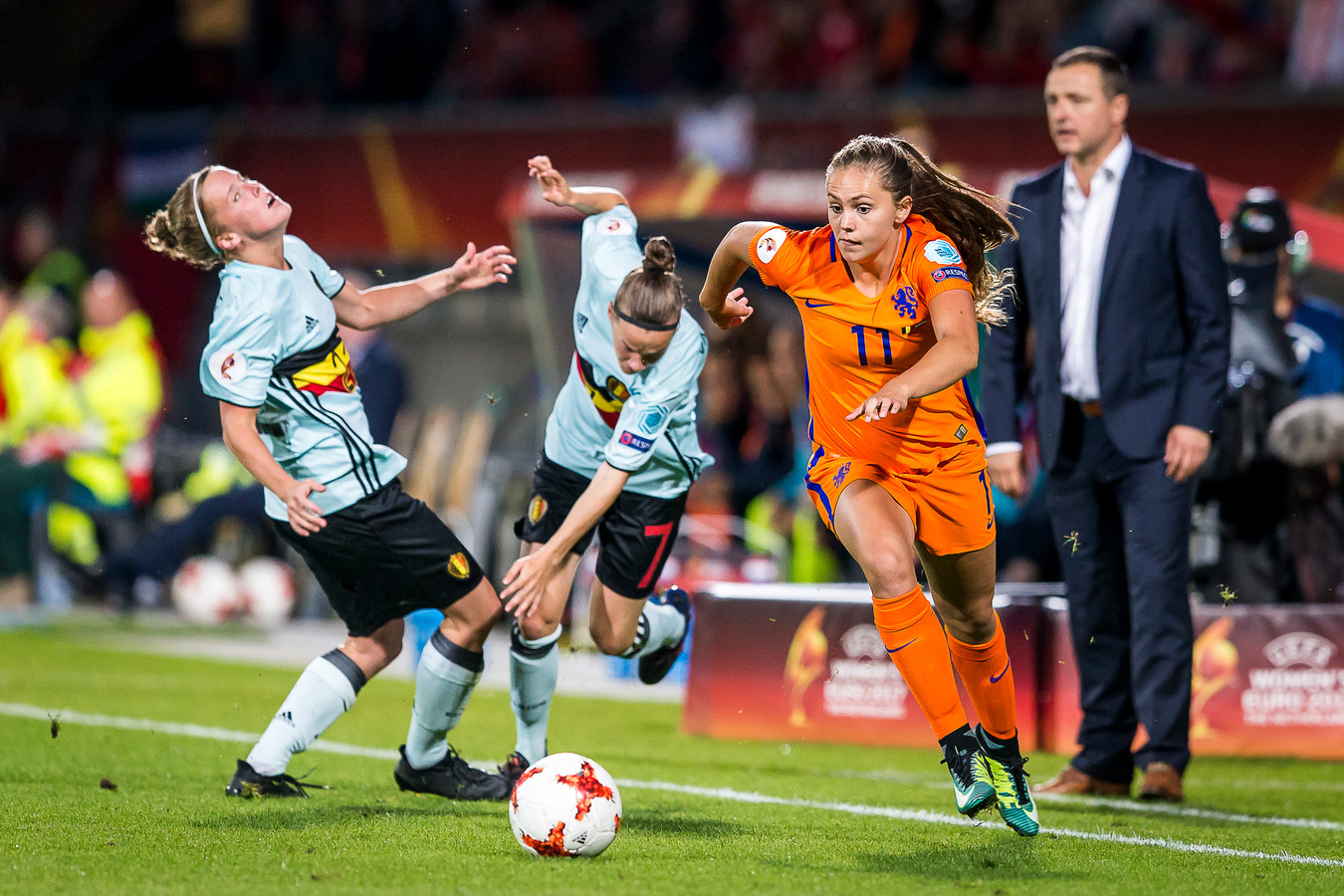 Al dertig jaar op pad met dertig kilo materiaal voor dertig foto's per ...