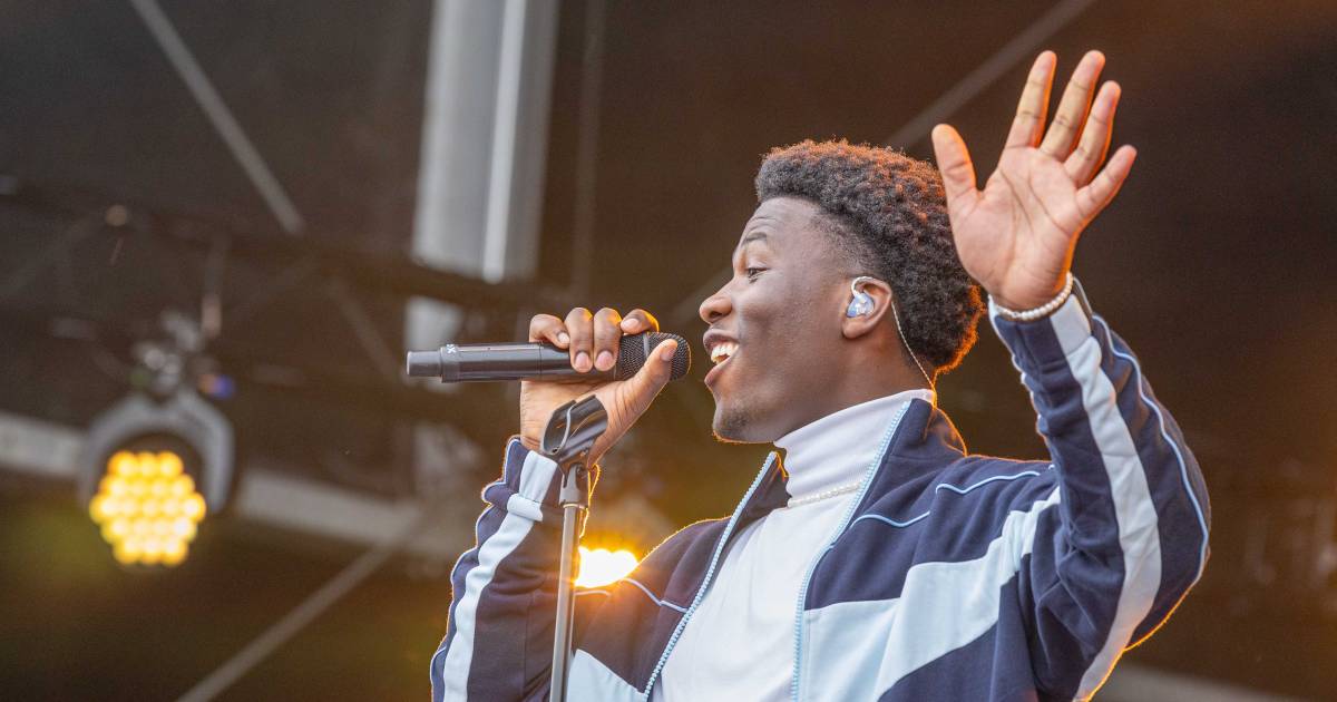 Voor Mike (10) komt een droom uit op Concert at Sea: vooraan bij Claude | Concert at Sea 2023 ...