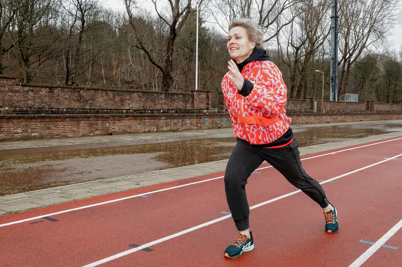 Elles (51) had darmkanker en geeft nu oncologische sportles aan ...