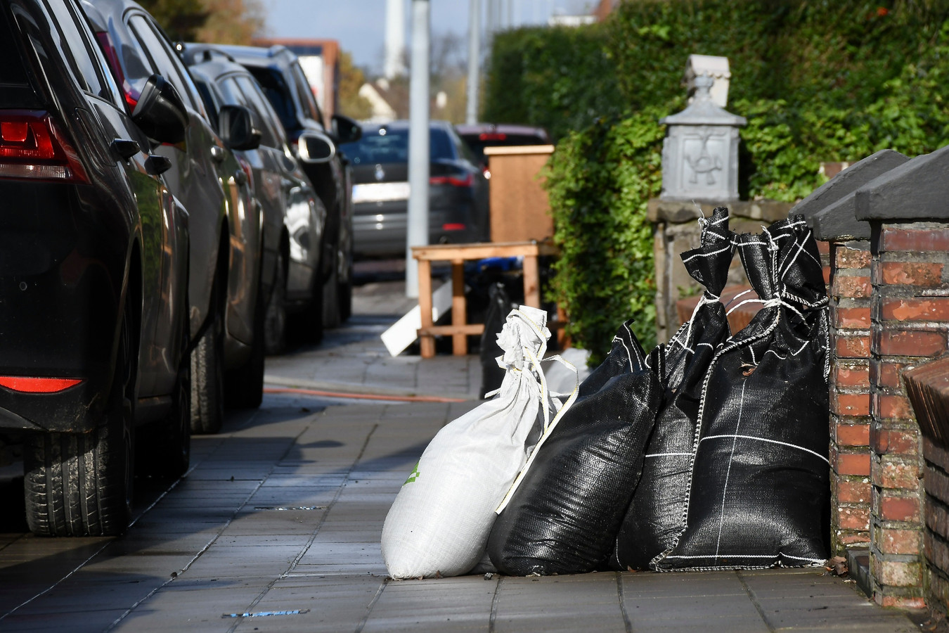 Bewoners aan de schoonmaak na overstro­ming: "Op een bepaald moment ...