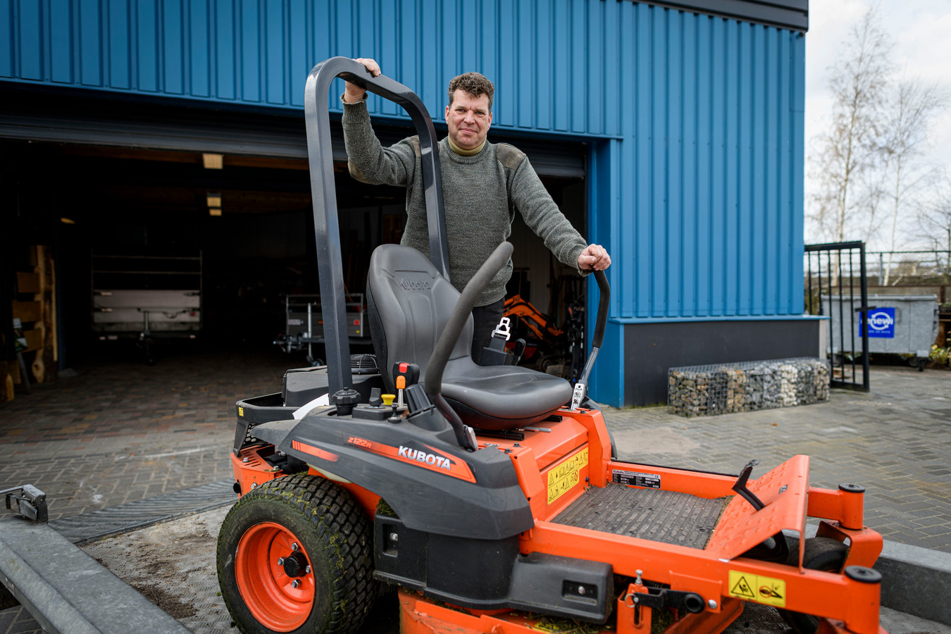 Coronatijd betekent topdrukte voor Twentse hoveniers: ‘Mensen willen ...