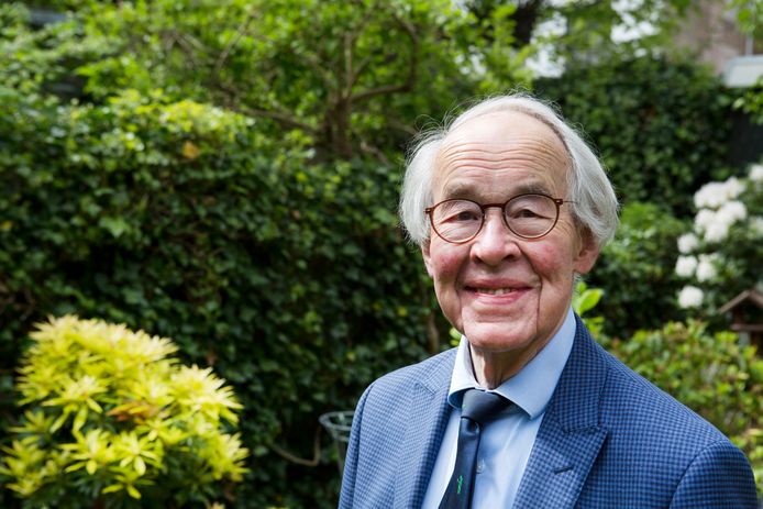 Oud-burgemeester Van Walsum in 'Delft Vertelt' | Delft | AD.nl