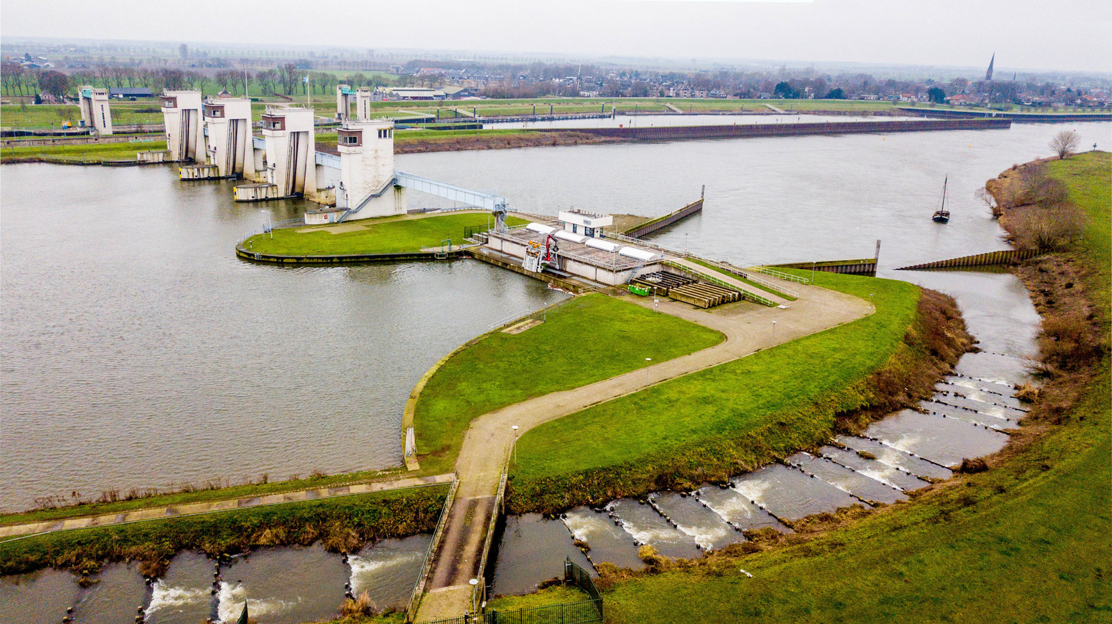 Waterkrachtcentrale bij Lith moet vaker uit om massale vissterfte tegen ...