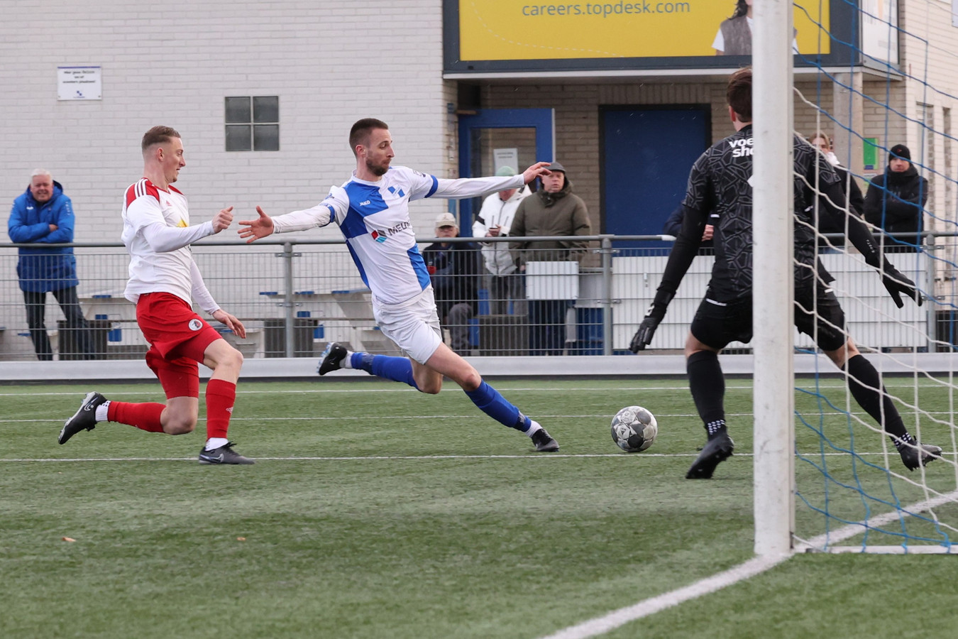 Supporters getroffen door verkeerschaos en keeper loopt dubbele ...