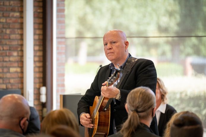 Vlaamse showbizz neemt afscheid van componist Stefaan Fernande: “De ...