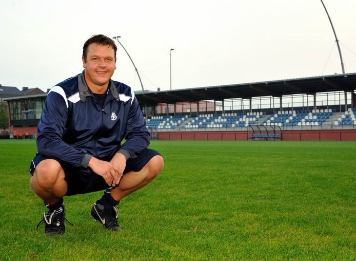 Trainer Versluis gaat SC Woerden verlaten | Woerden | AD.nl