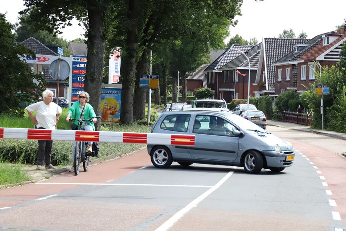 Wielrenner in Hengelo is handhaving te snel af in achtervolging na ...