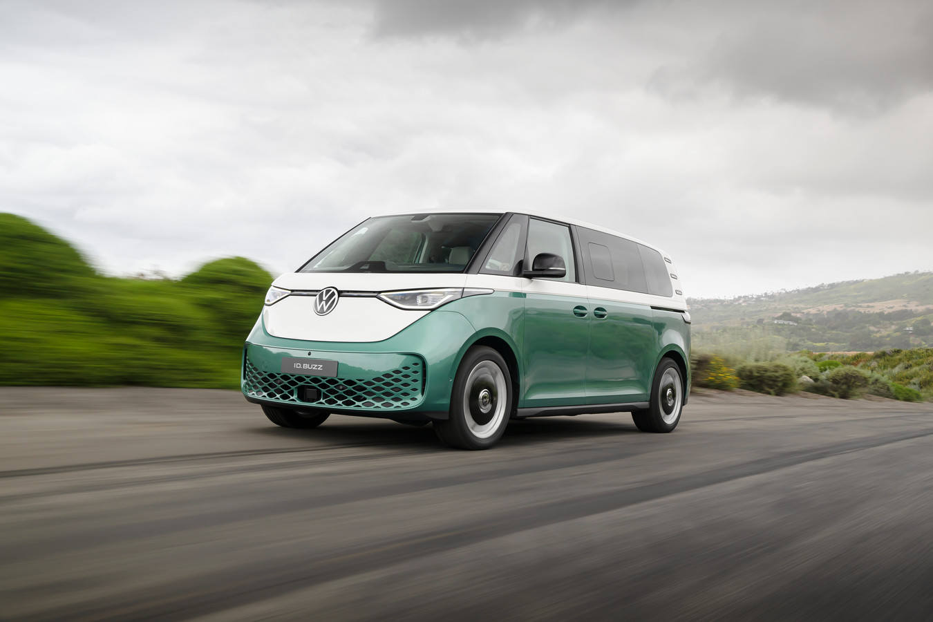 Volkswagen maakt zijn nieuwe busje groter, slimmer en ruimer | Foto ...