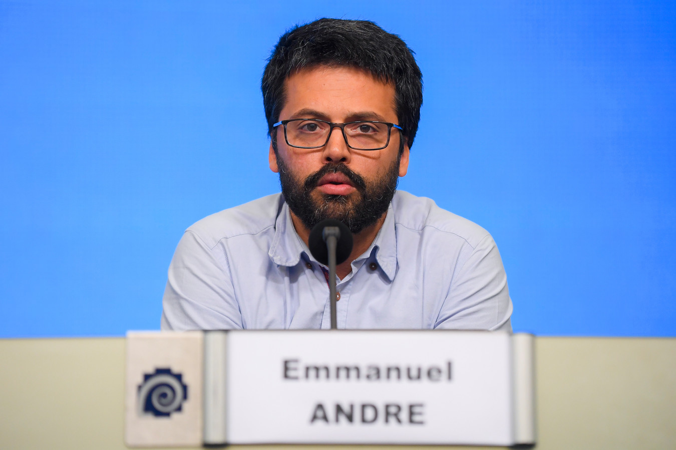 INTERVIEW. Microbio­loog Emmanuel André over de omikronva­ri­ant ...