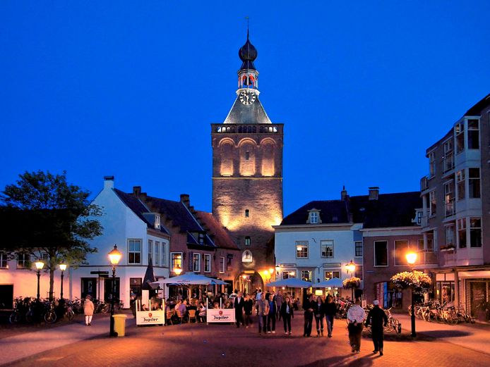 Hardlopen door feestelijk verlicht Culemborg tijdens Papklokmarathon ...
