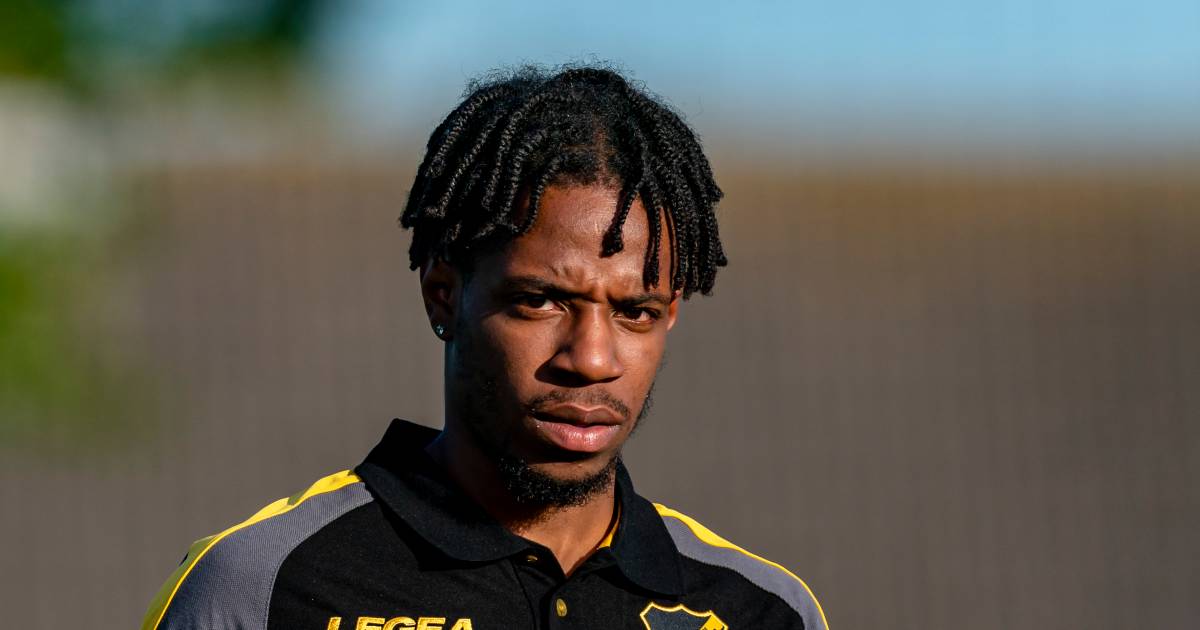 Stagiair DJ Buffonge mag blijven van NAC en tekent tweejarig contract ...