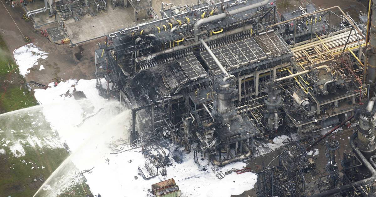 Shell: explosie Moerdijk kwam door overdruk | Binnenland | AD.nl
