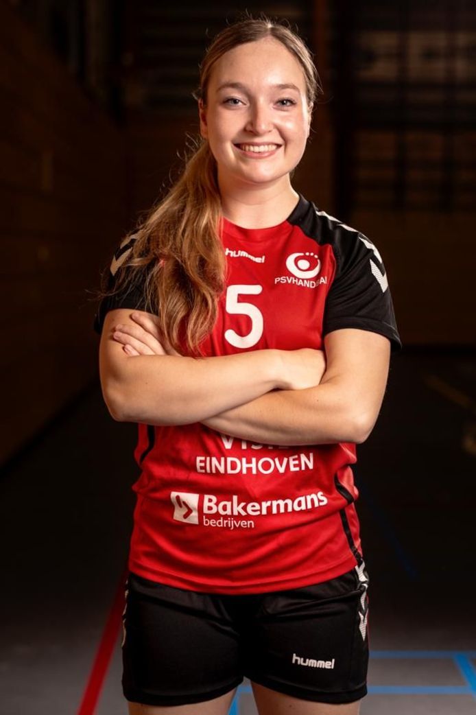 Handbalster Kelly Rooijakkers geniet ondanks zwaar seizoen van spelen ...