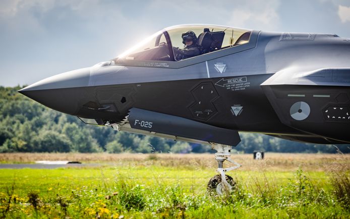 Militaire straaljagers kiezen dit najaar op twintig avonden het ...