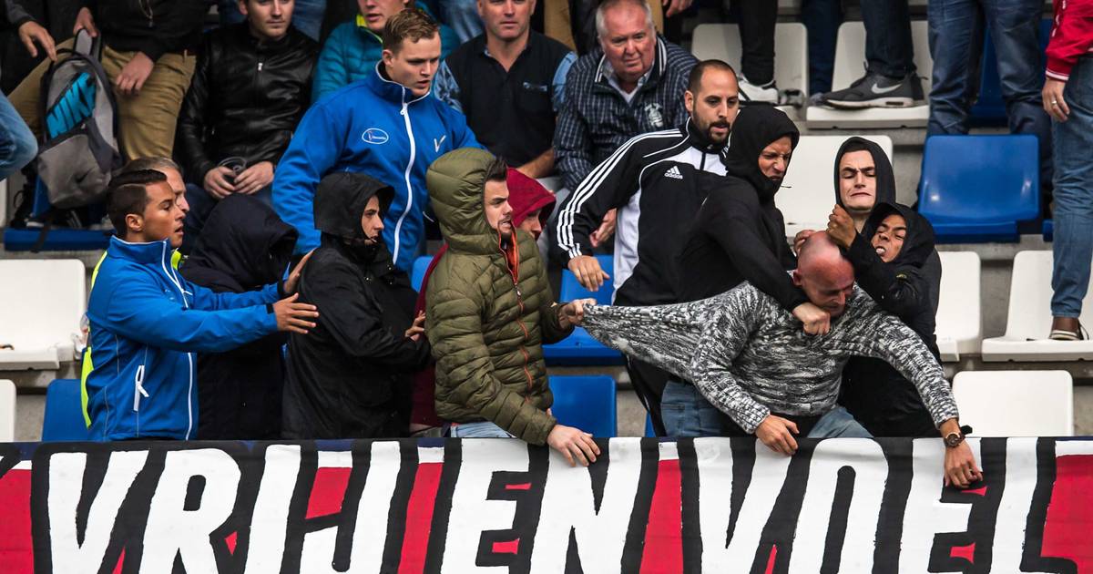 Match Willem II-Feyenoord onderbroken na schandalig gedrag Tilburgse ...