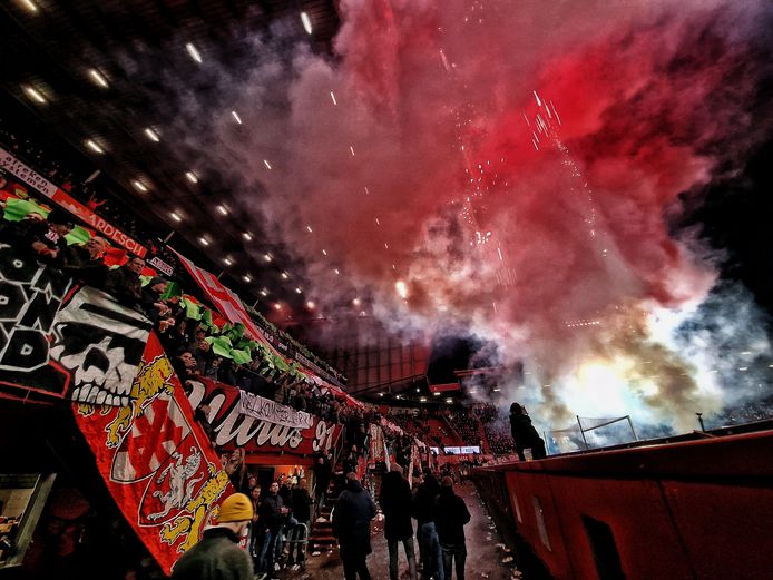 Hoe Vak-P uitgroeide tot de meest geprezen én beruchtste fanclub van ...