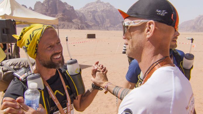 Staf Coppens komt zichzelf tegen tijdens ‘Marathon des Sables’ in ...