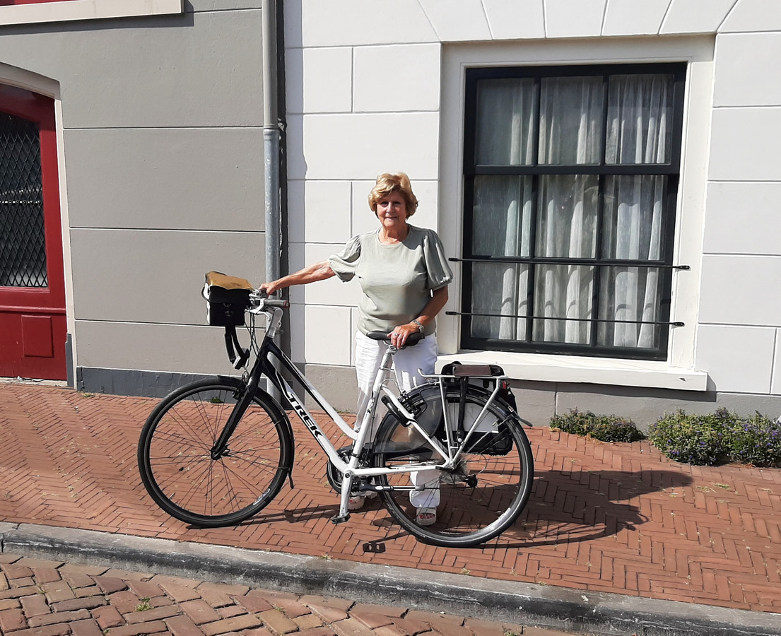 Een e-bike? Wilma (86) uit Dordrecht fietst Elfstedentocht op gewone ...