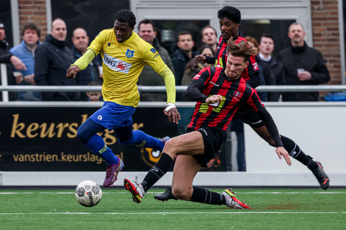 Aderlating voor Dongen: tegen OJC uitblinkende doelman Sprangers ...