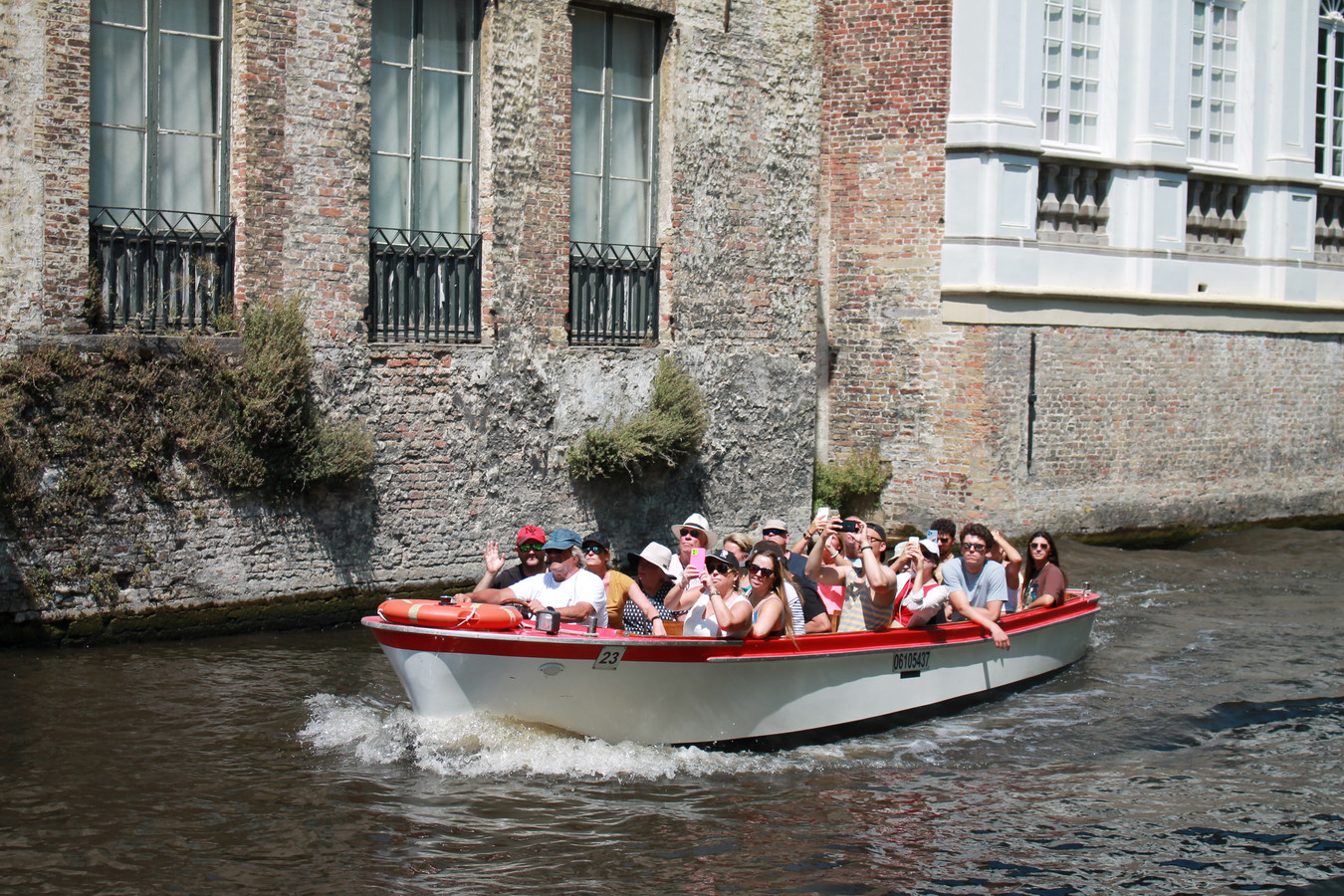 IN BEELD. 38,5 graden in Brugge? Dan kruip je toch gewoon in een ...