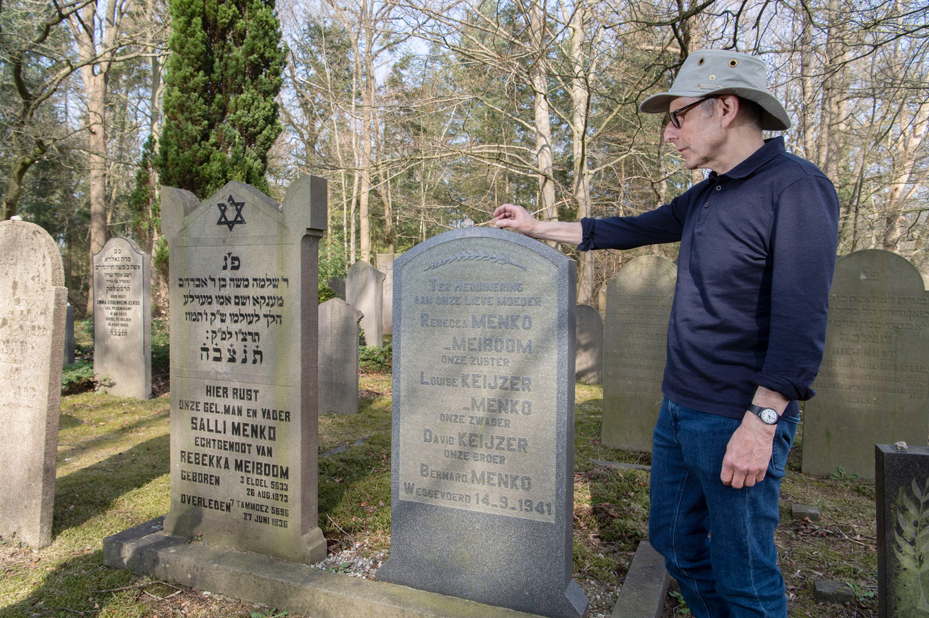 Fred Menko uit Enschede beschrijft de ondergang van zijn familie ... Fred Menko uit Enschede beschrijft de ondergang van zijn familie ...