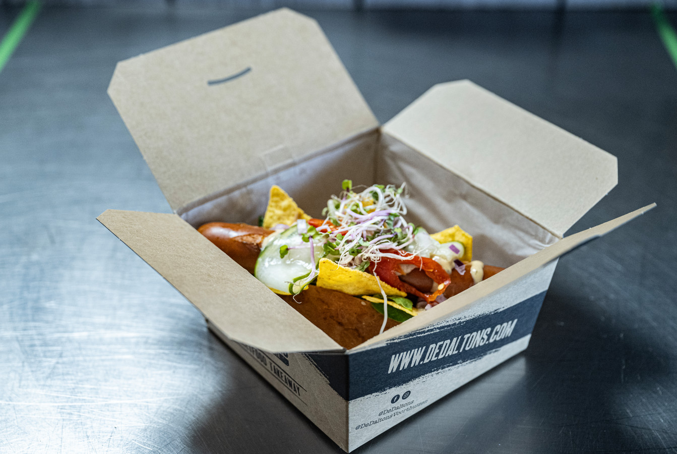 Vanaf zaterdag moet je betalen voor plastic bakjes; eigen pannetje mee ...