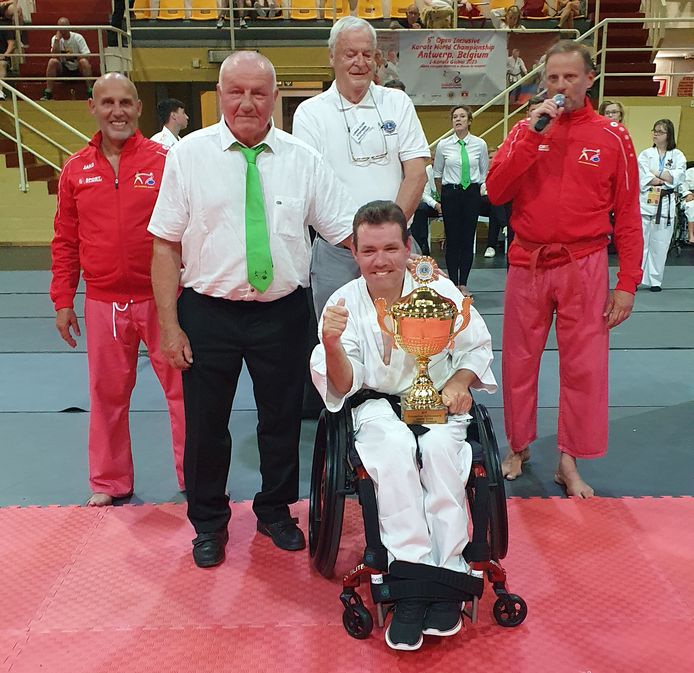 Tiense karateka Filip Billen krijgt speciale award op ...