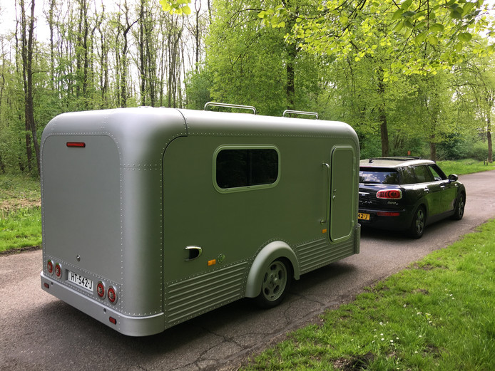 Nieuwe, Nederlandse caravan heeft eigenwijze trekjes | Auto | AD.nl