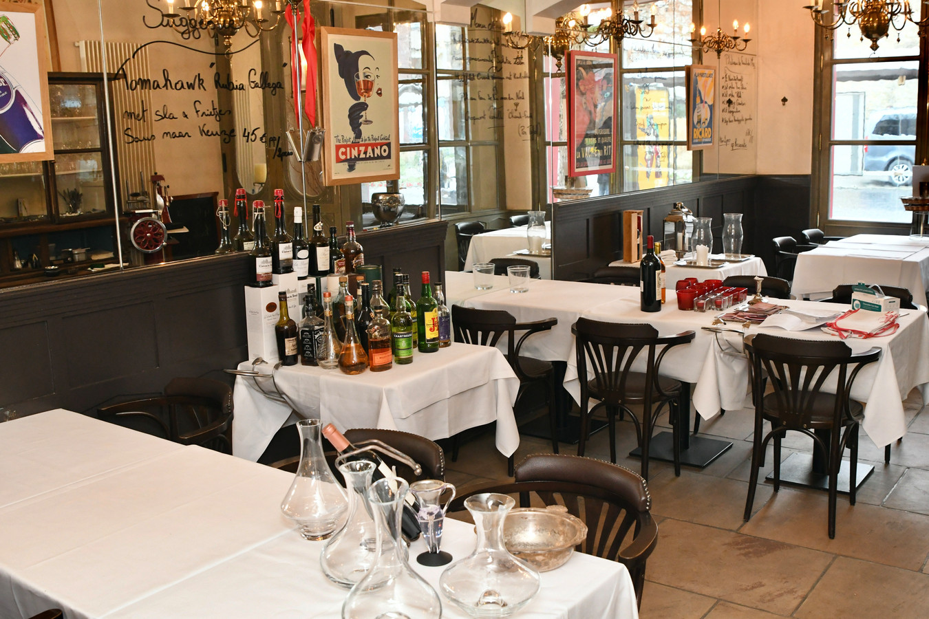 Francis en Frédérique geven fakkel Bistro Chez Jacques door aan Olivier ...
