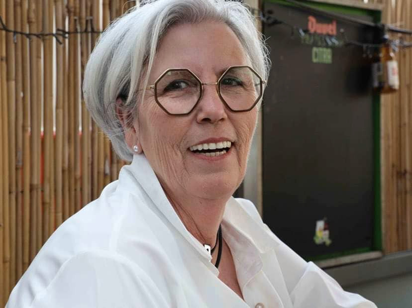 Cafébazin Brenda (57) van Het verdronken eiland onverwacht overleden ...