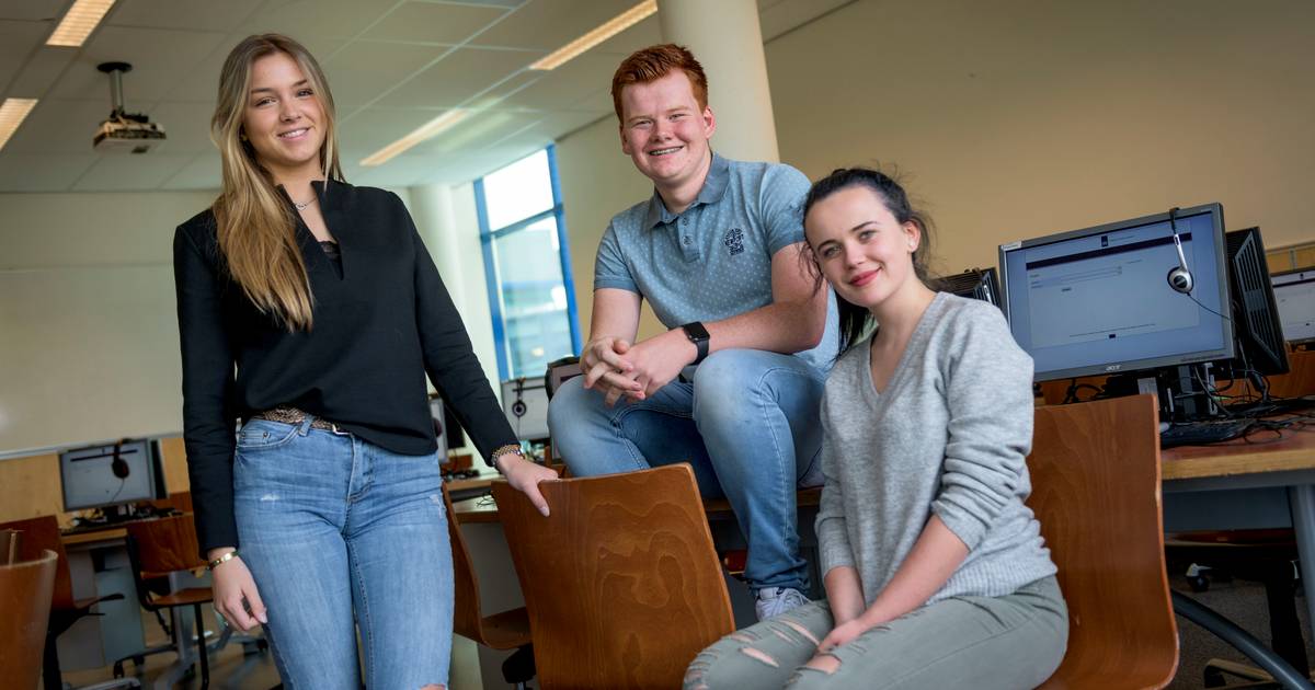 Leerlingen Twents Carmel College Oldenzaal geven examen economie een 8 ...