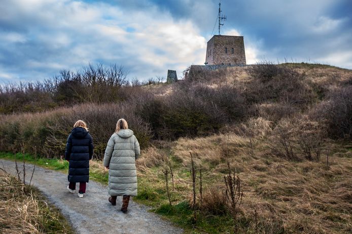 Nog steeds kan je staan op de puinhopen van het bombardement op ...