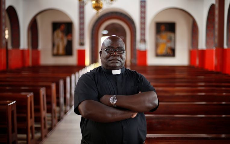 Deze jezuïetenpater speelde een cruciale rol bij het aftreden van Mugabe