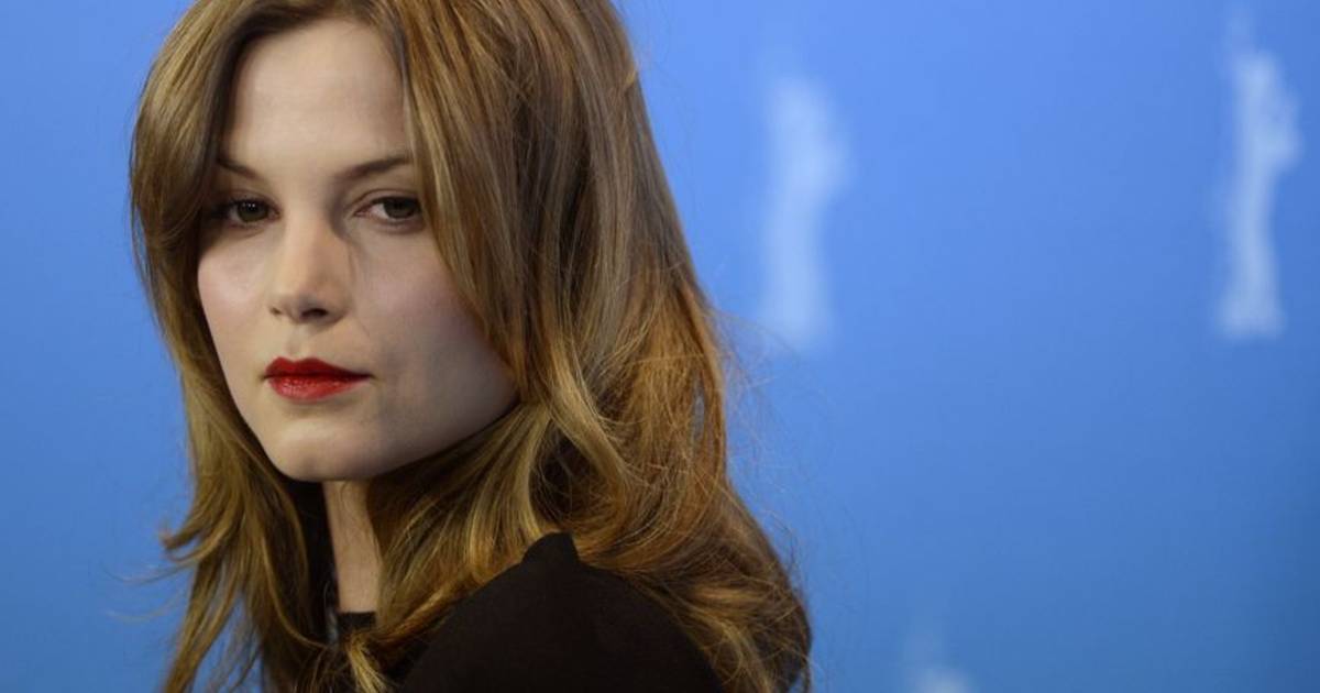 Actrice Sylvia Hoeks moet rust nemen | Show | gelderlander.nl