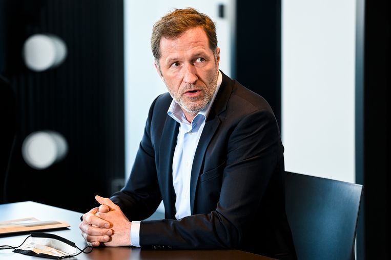 Paul Magnette (PS) opent debatten over verplichte vaccinatie hele bevolking