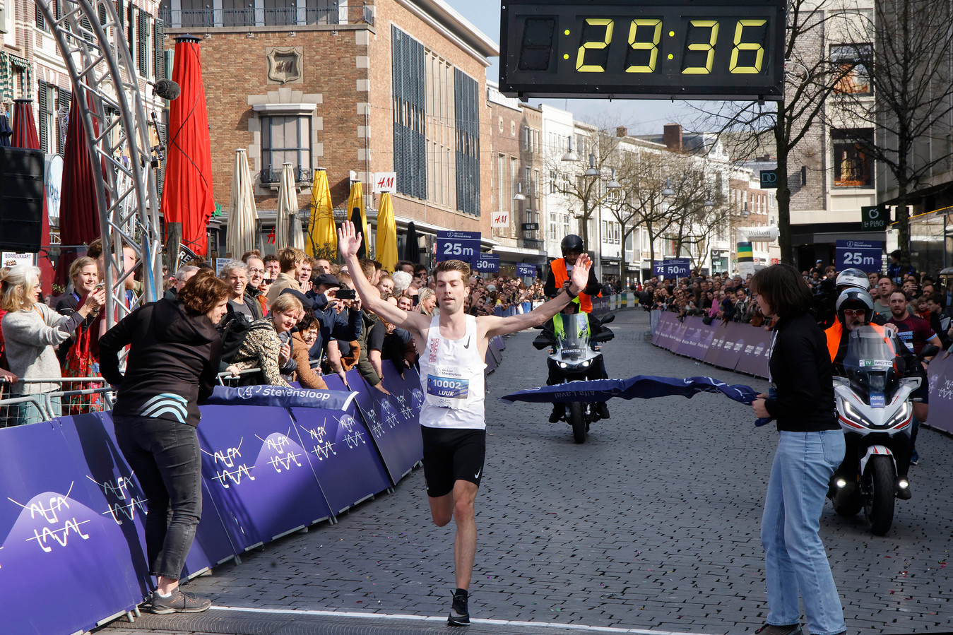 Met deze tijd loopt Brabantse Luuk het voormalig parcoursrecord van de ...