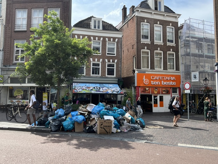 Op deze plekken in Utrecht stapelen de bergen afval zich op ...