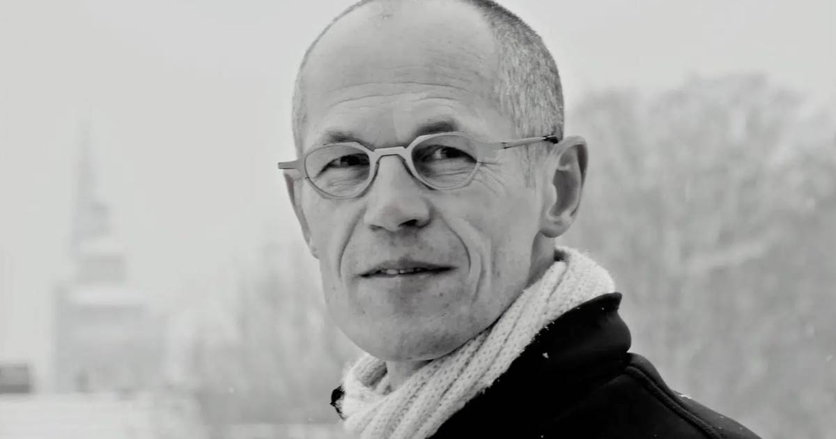 Dichter Geert Viaene te gast in bib op Gedichtendag | Lichtervelde | hln.be