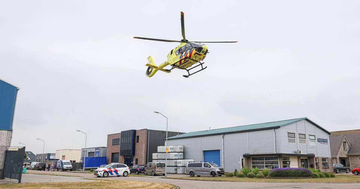 Afval verbranden gaat fout op Urk, man met brandwonden naar ziekenhuis ...