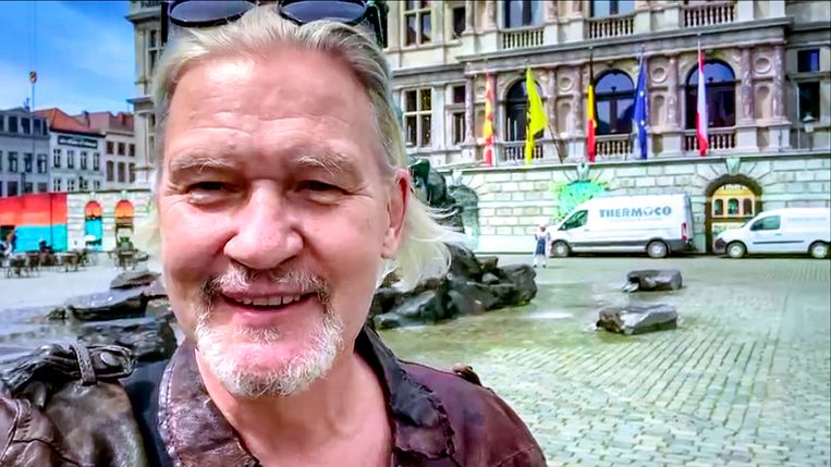 Edelhert blijkt Johnny Logan in ‘The Masked Singer’: ‘Elk optreden was ...