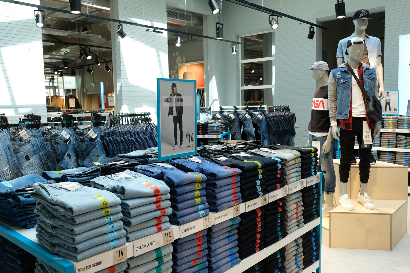 Primark Antwerpen maakt zich op voor stormloop, wij gingen al eens ...
