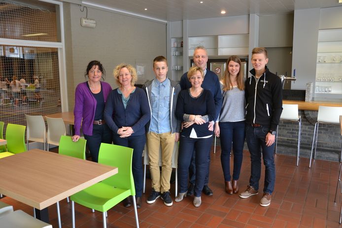 Nieuwe uitbaters in vernieuwde cafetaria sporthal | Haaltert | hln.be