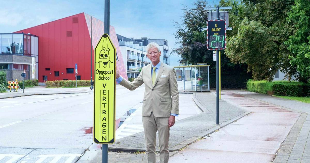 Nieuwe snelheidsborden in schoolbuurten: rood boos gezichtje voor ...