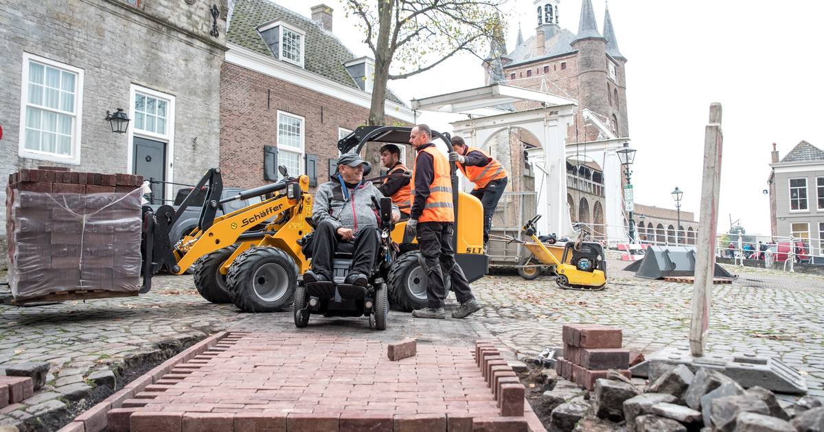 Schouwen-Duiveland effent het wandelpad voor rolstoel, rollator en ...